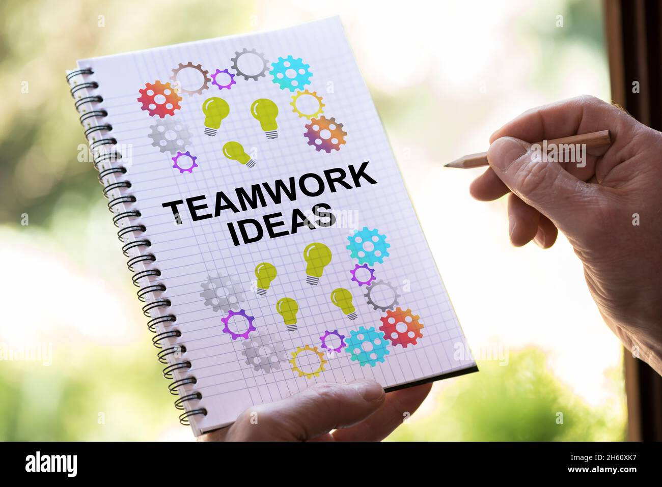 Hand drawing teamwork idea concept on a notepad Stock Photo - Alamy