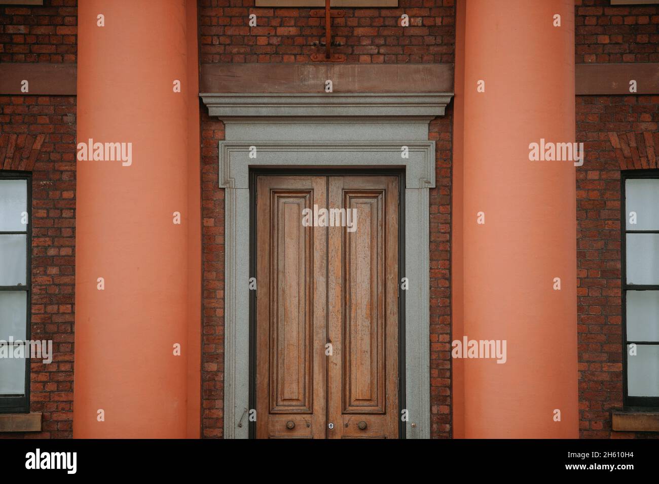 Sides two columns hi-res stock photography and images - Alamy