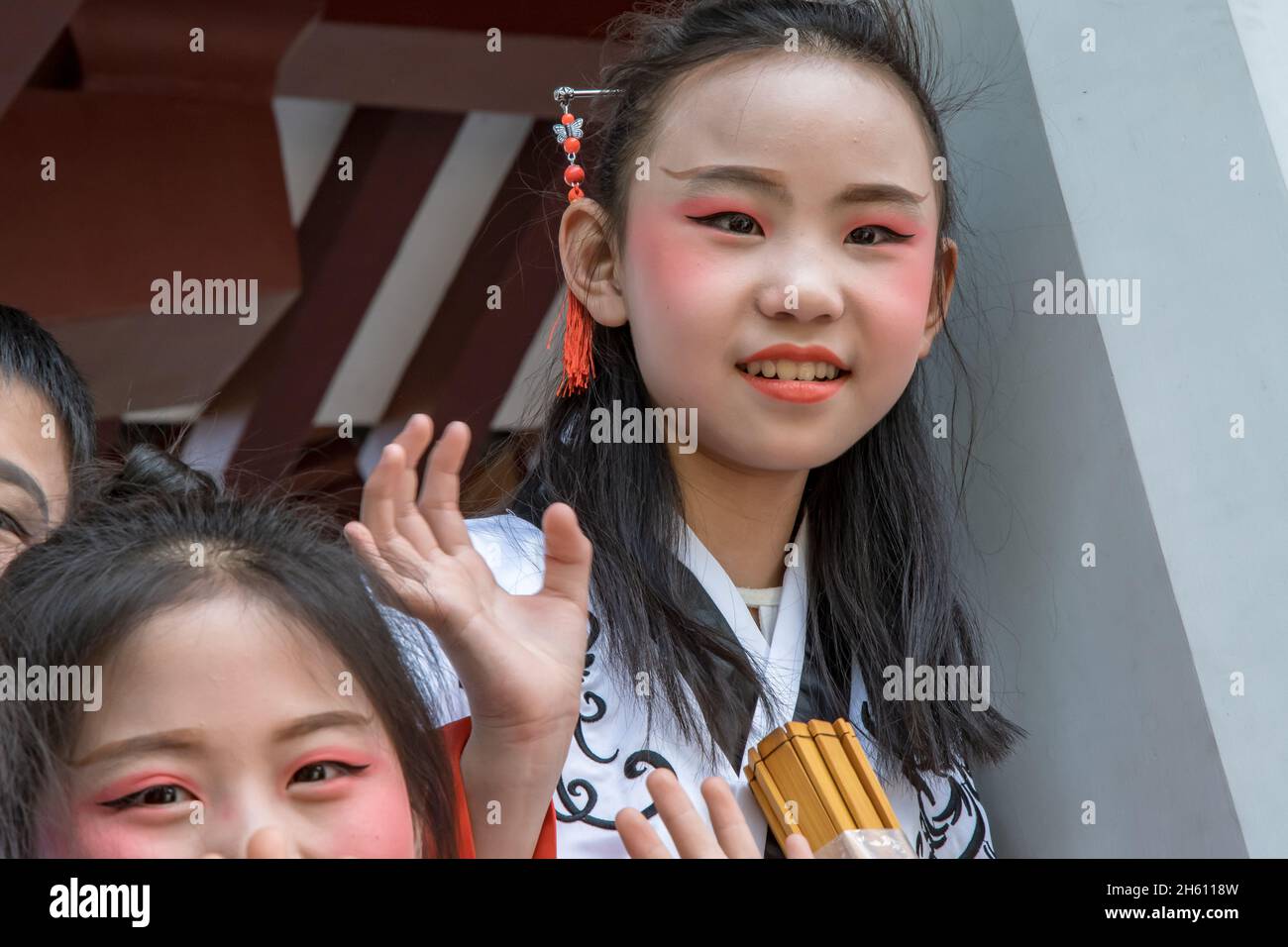 Chinese faces hi-res stock photography and images - Alamy