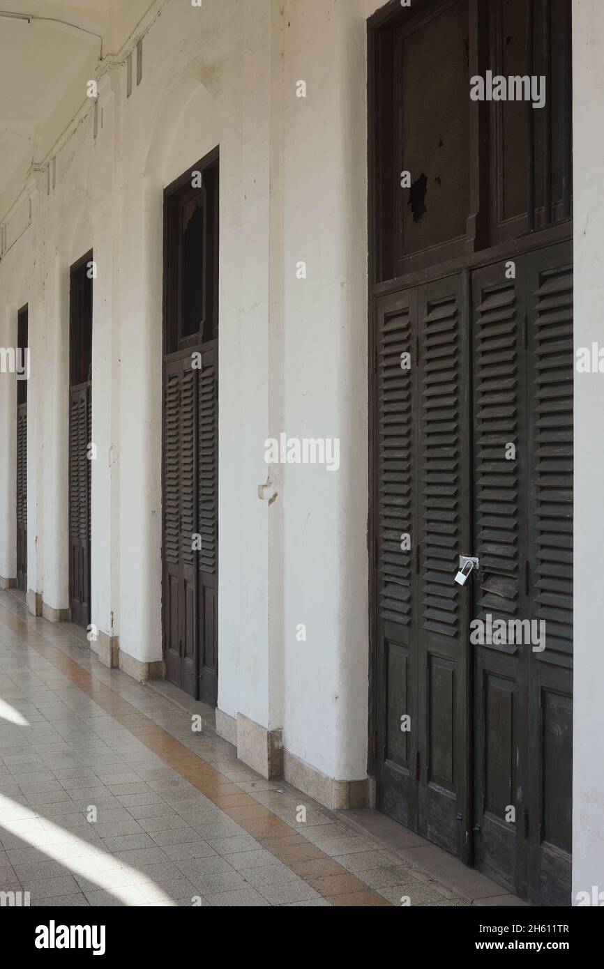 Corridor no windows doors hi-res stock photography and images - Alamy