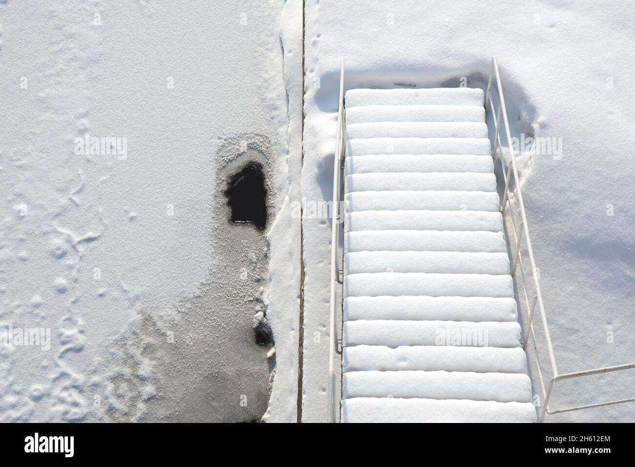 Snowy stairs hi-res stock photography and images - Alamy