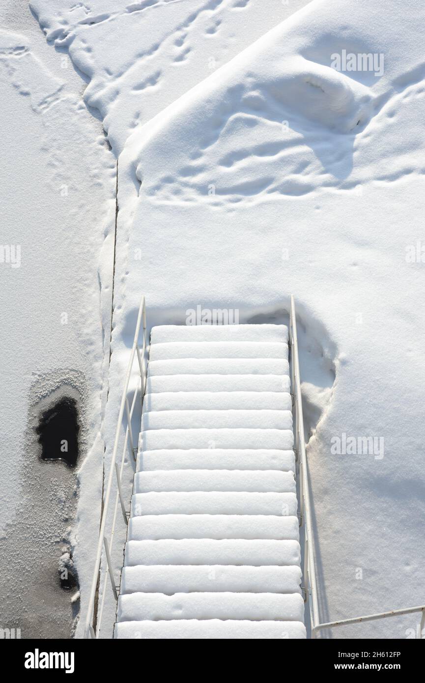 Snowy stairs hi-res stock photography and images - Alamy
