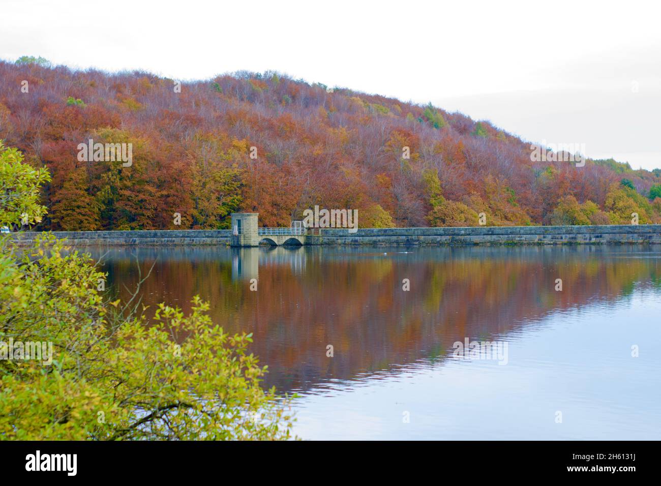 Walkway along Linacre Reservoir, Chesterfield, Derbyshire Stock Photo ...