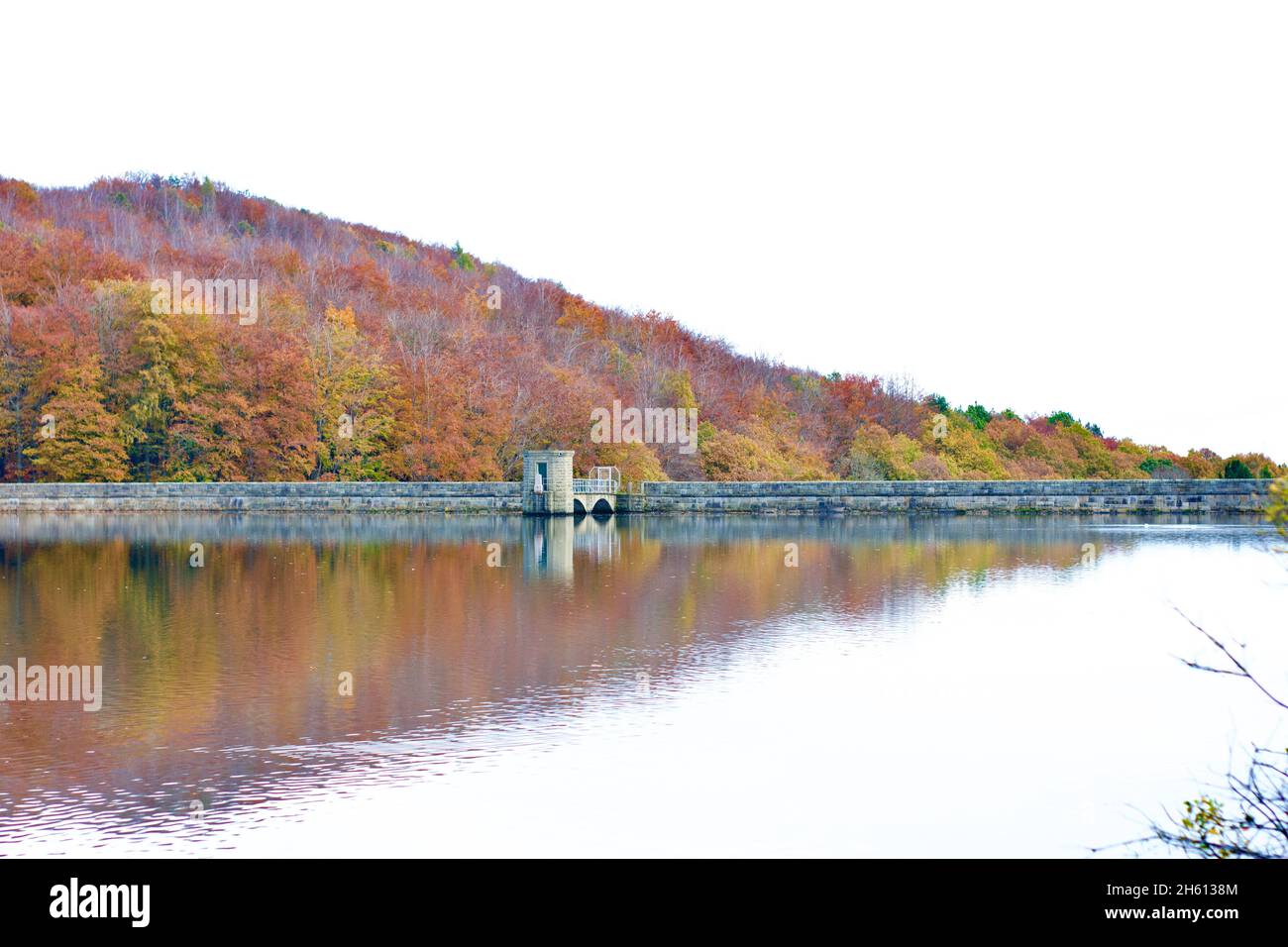 Walkway along Linacre Reservoir, Chesterfield, Derbyshire Stock Photo ...
