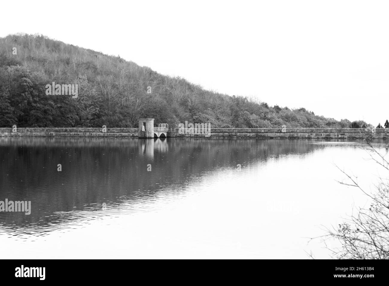 Walkway along Linacre Reservoir, Chesterfield, Derbyshire Stock Photo ...