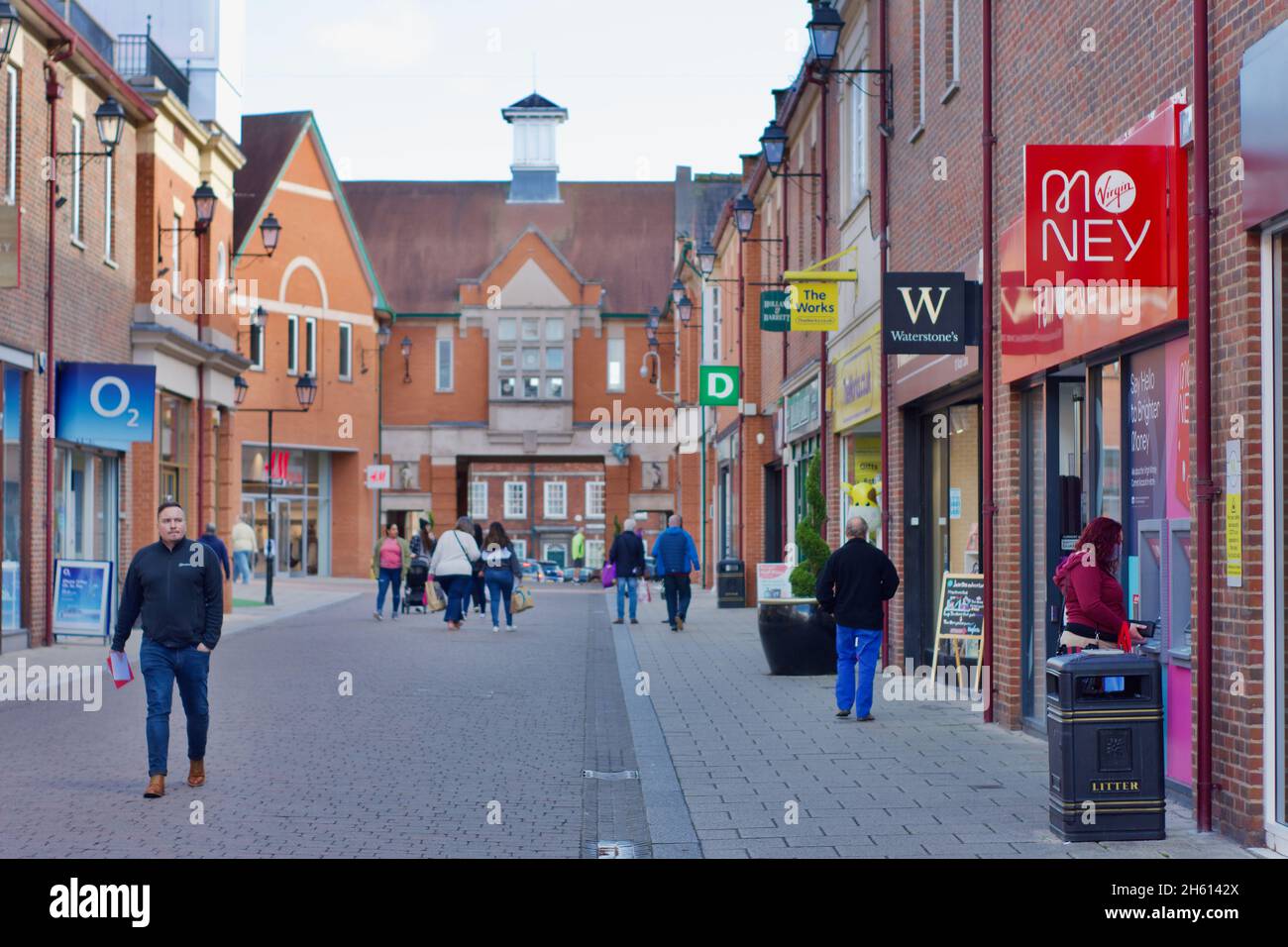 People shopping on Vicar Lane in Chesterfield Town Centre, Derbyshire ...