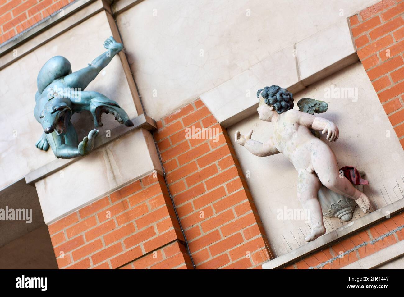 Artwork by artist David Mach on Vicar Lane, Chesterfield Town Centre ...
