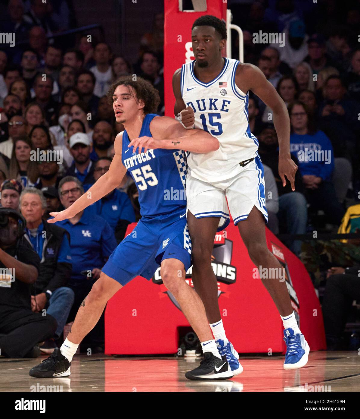 New York, New York, USA. 9th Nov, 2021. Kentucky Wildcats forward Lance ...
