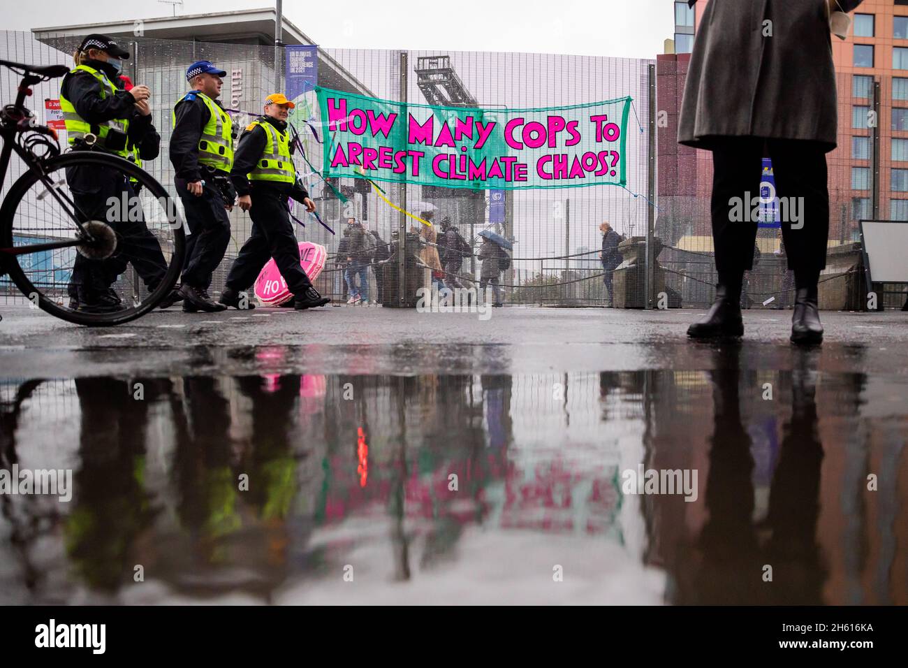 How many cops to arrest climate chaos hi-res stock photography and ...