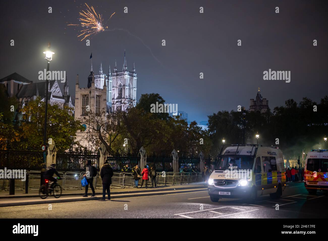 LONDON - NOVEMBER 1, 2021: Fireworks above Westminster Abbey during The ...
