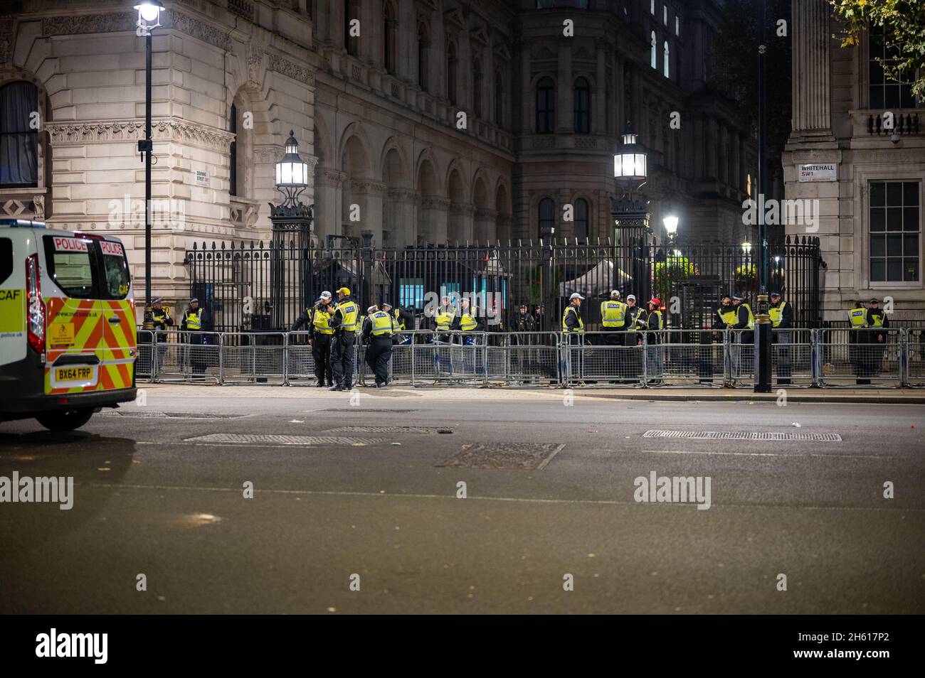 Armed police guard gates hi-res stock photography and images - Alamy