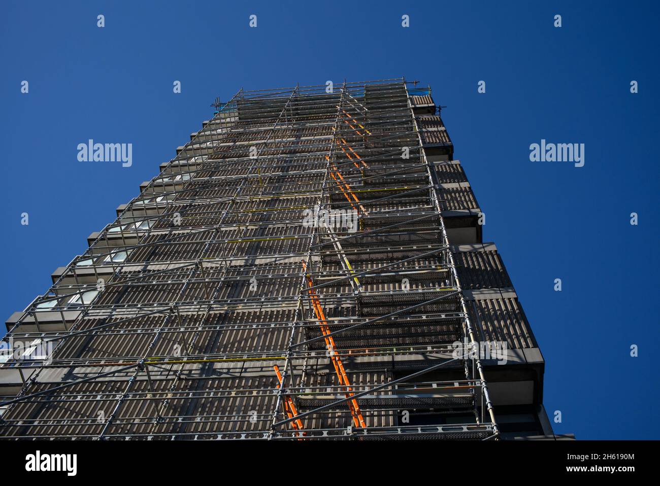 Scaffold platform hi-res stock photography and images - Alamy