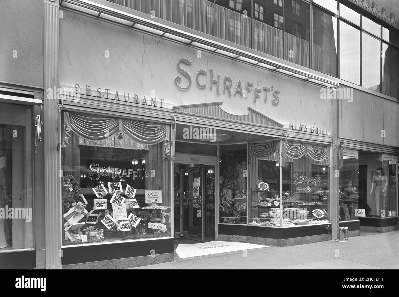 Schraffts restaurant exterior hi-res stock photography and images - Alamy