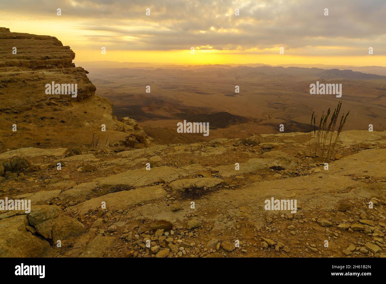 Sunrise view of Makhtesh (crater) Ramon, in the Negev Desert, Southern ...
