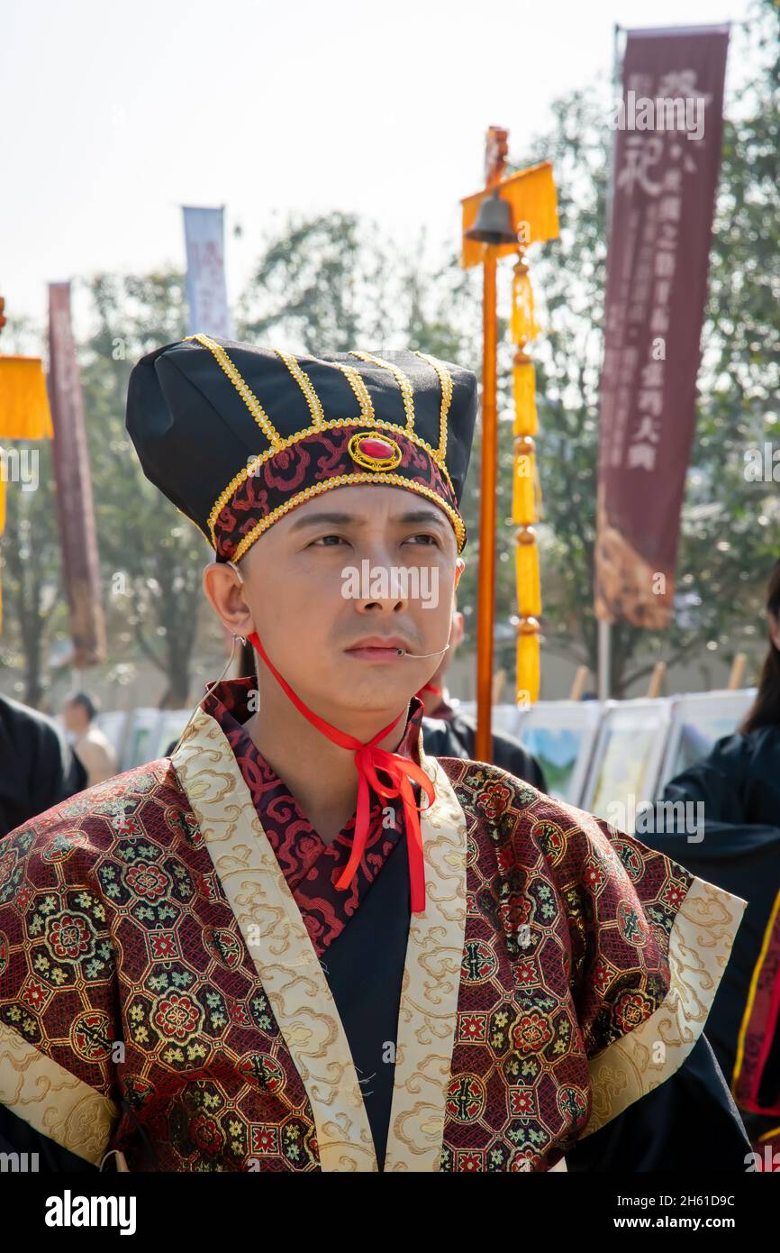 Traditional ceremonial dress hi-res stock photography and images - Alamy
