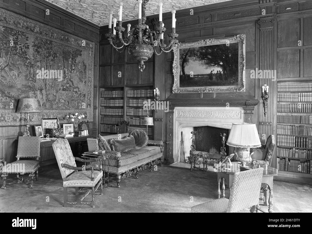 1940s Housing - Interior of a luxury residence at 936 5th Ave., New ...