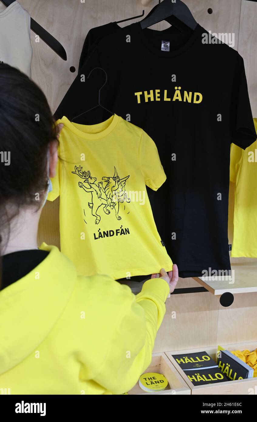 Karlsruhe, Germany. 10th Nov, 2021. In a pop-up store of the Baden ...