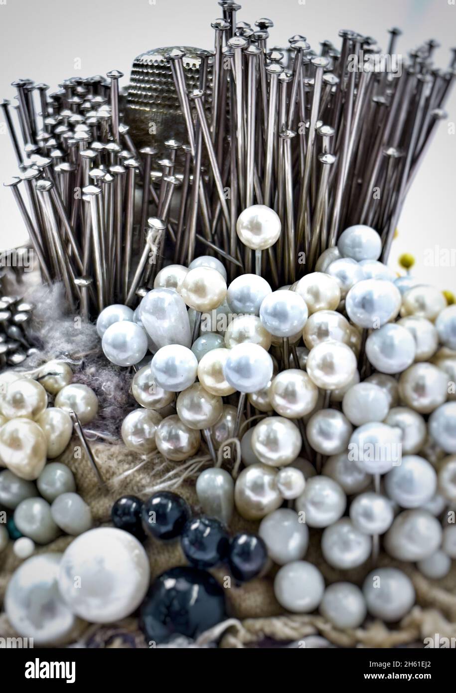 Stylist’s pin cushion with lots of assorted pins Stock Photo - Alamy
