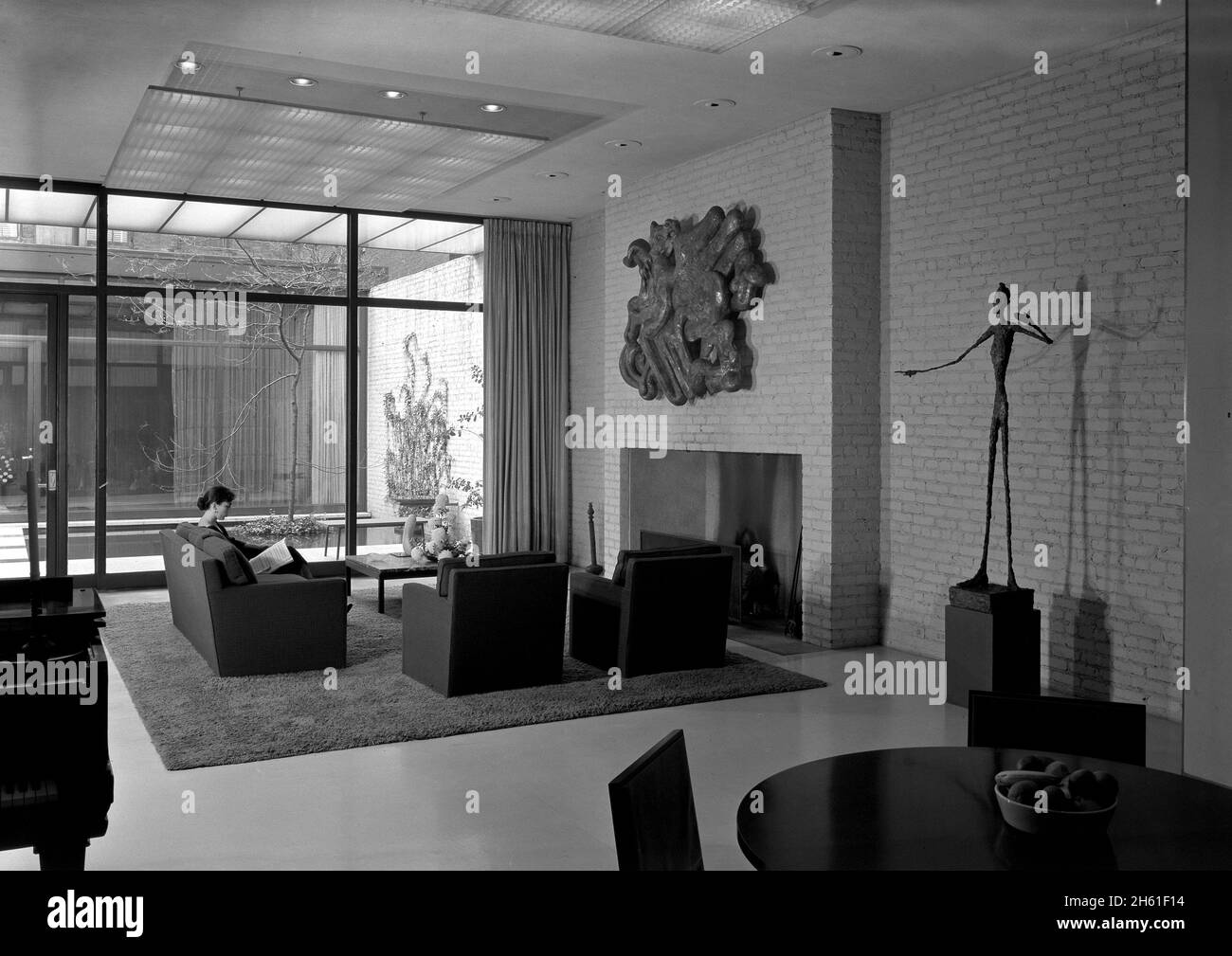 1950s Housing - Interior of a luxury residence at 252 E. 52nd St., New ...