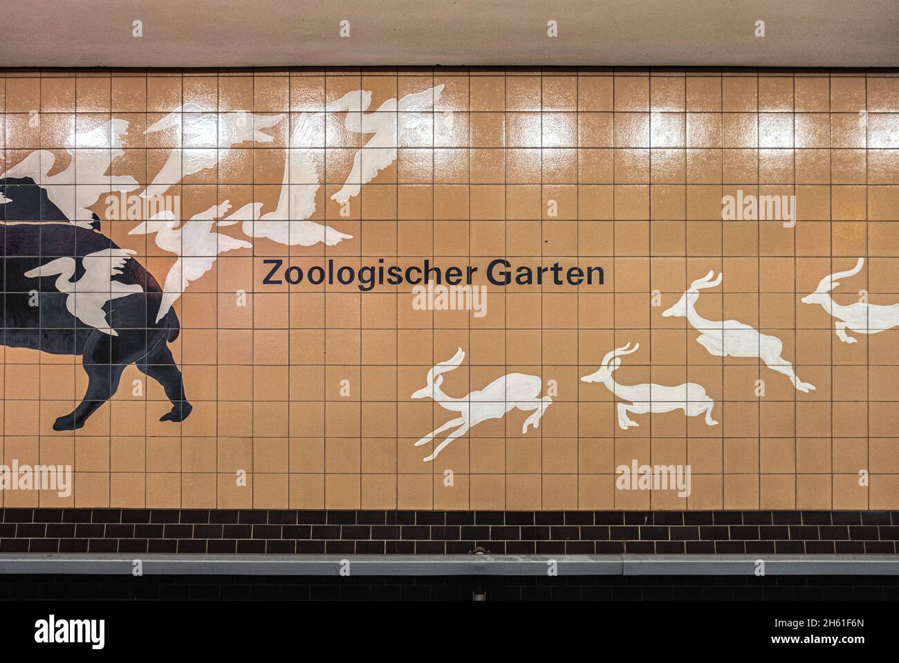 Zoologischer Garten U-bahn Underground Railway station interior in ... Zoologischer Garten U-bahn Underground Railway station interior in ...