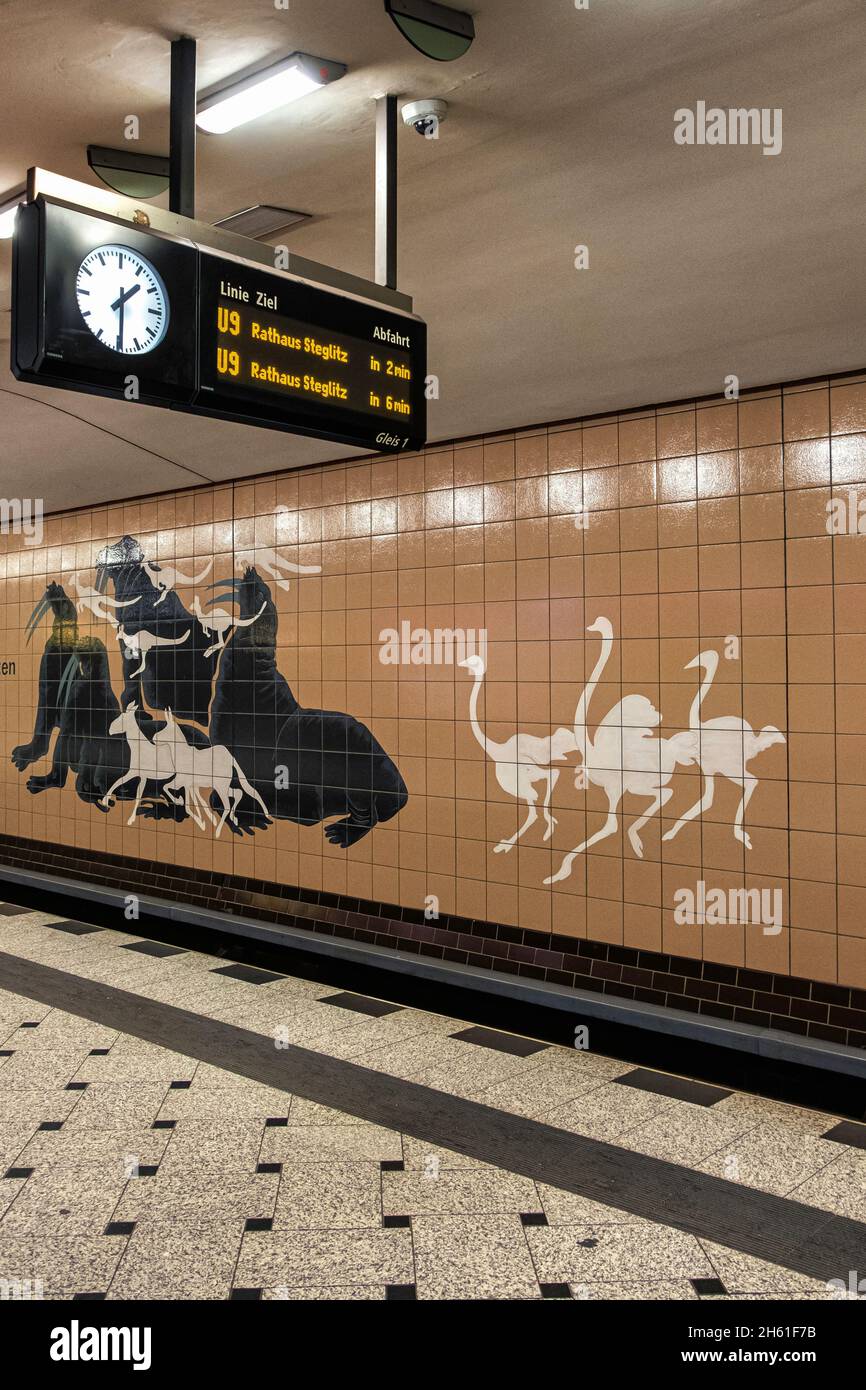 Zoologischer Garten U-bahn Underground Railway station interior in ... Zoologischer Garten U-bahn Underground Railway station interior in ...