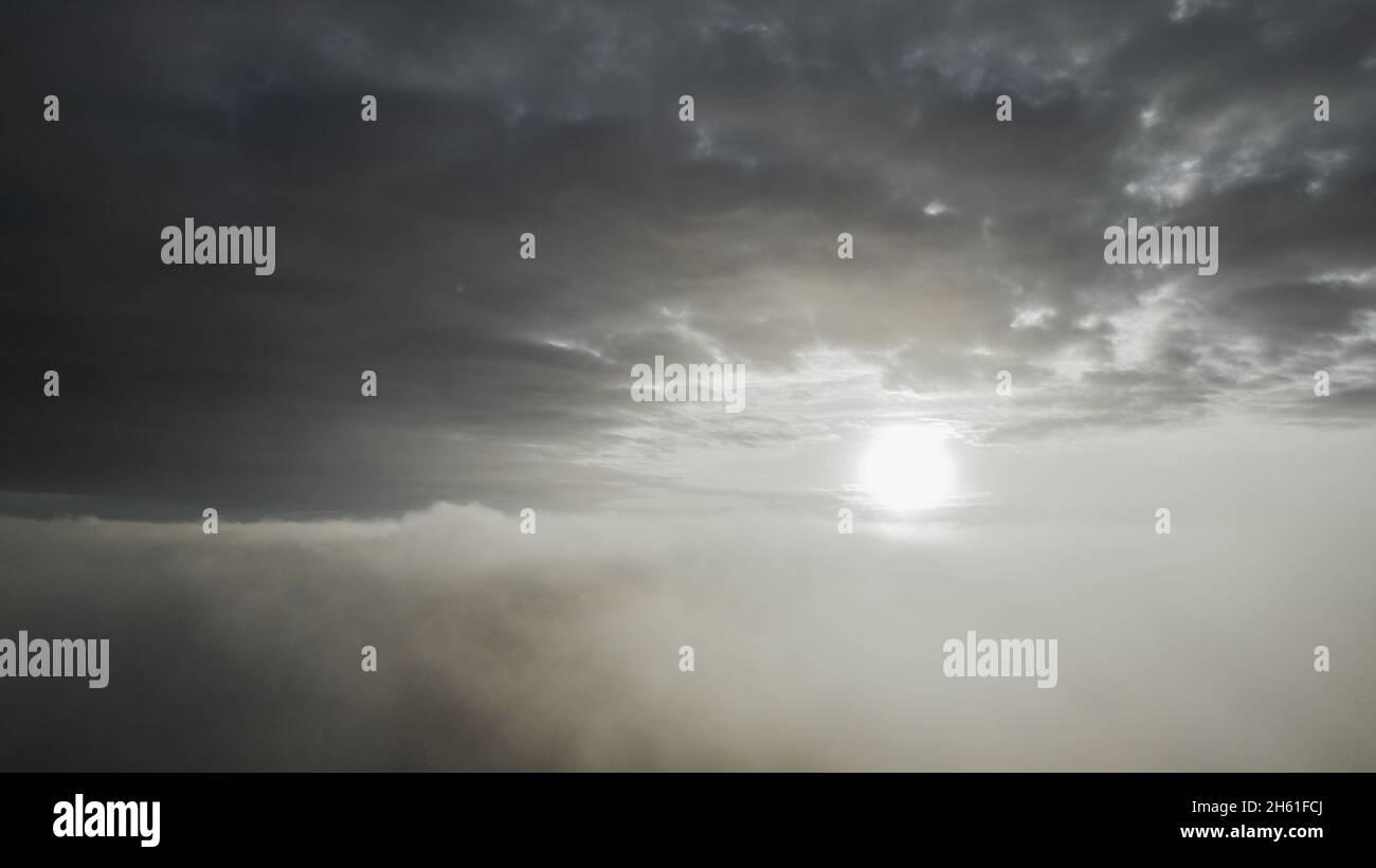 Airplane flying towards sun hi-res stock photography and images - Alamy