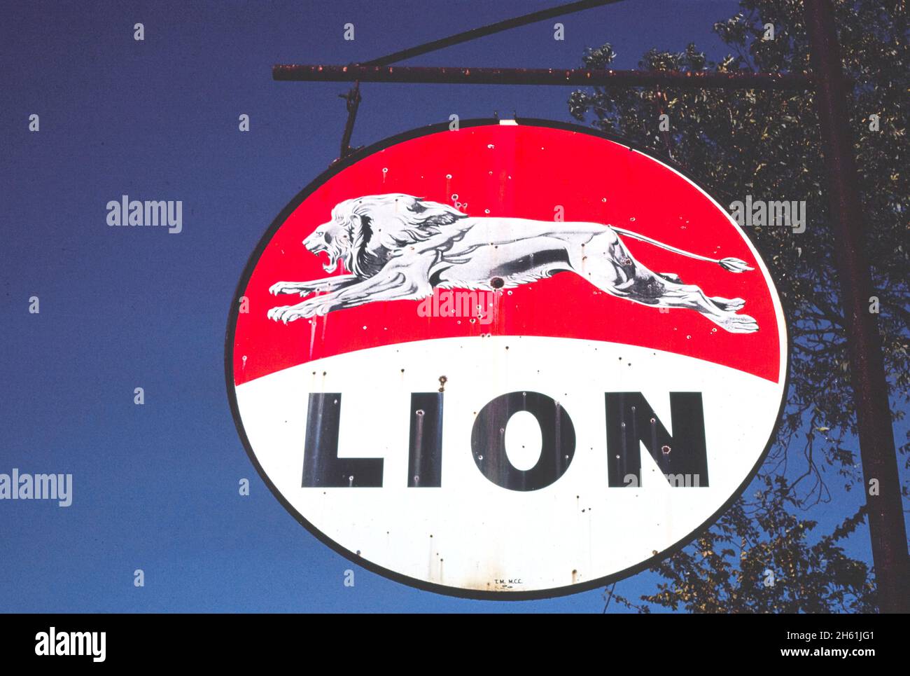 Lion Gasoline sign, close up view, Route 70, Hicks Station, Arkansas ...