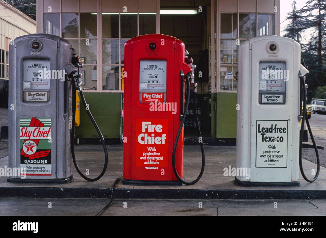 1970s gas pumps hi-res stock photography and images - Alamy