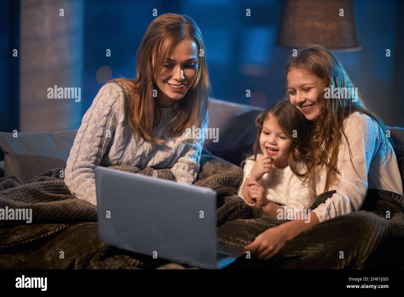Family watching laptop screen together hi-res stock photography and ...