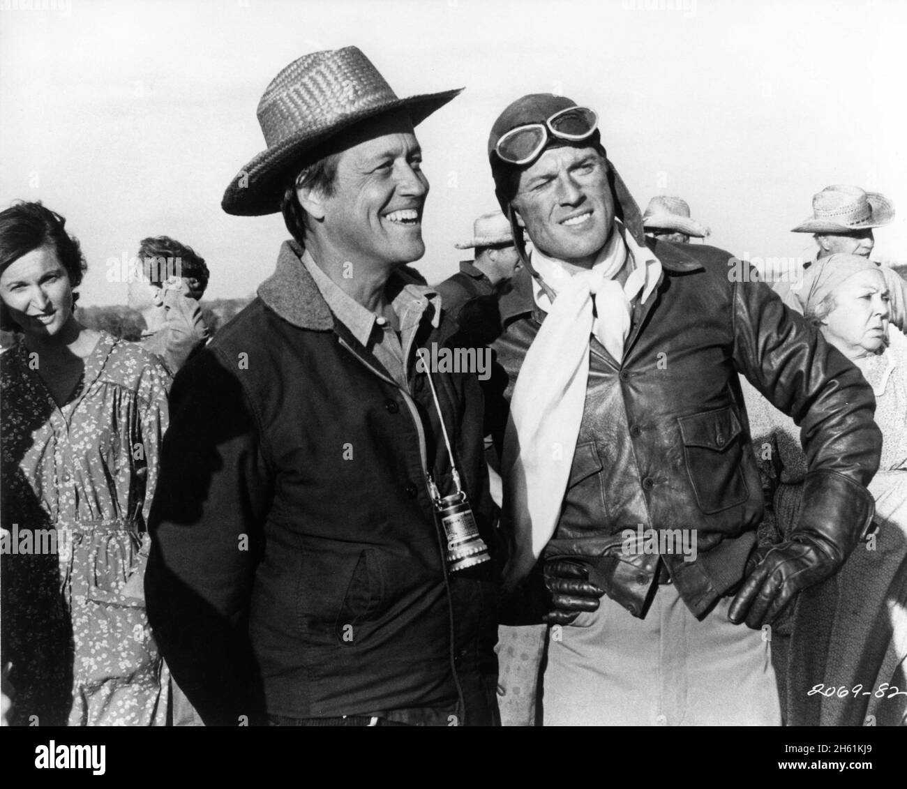 Director GEORGE ROY HILL and ROBERT REDFORD on set location candid ...