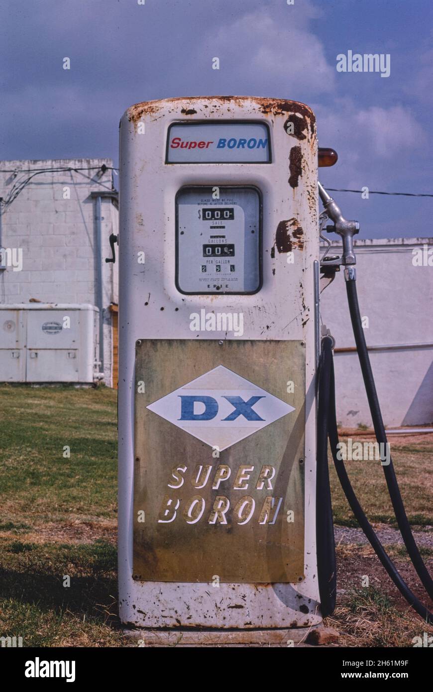 DX gas pump, Perry, Oklahoma; ca. 1979 Stock Photo - Alamy