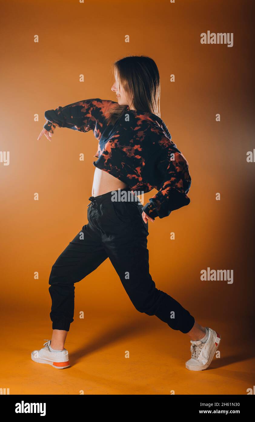 Contemporary dance artist practicing a dance routine Stock Photo - Alamy