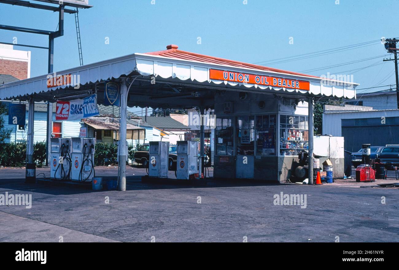 Union 76 gas station hi-res stock photography and images - Alamy