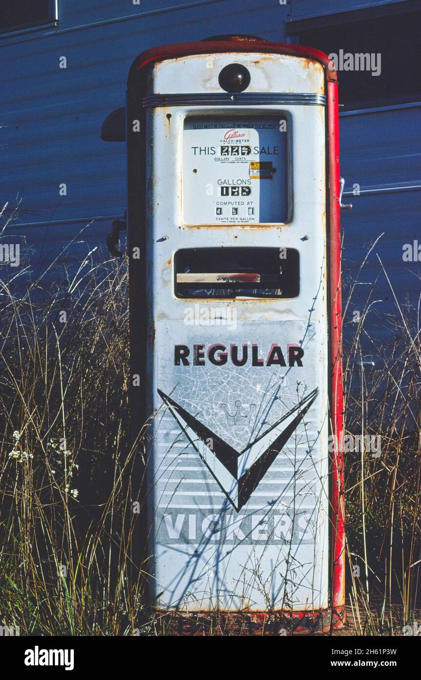 Vickers gas pumps, Norwood, Missouri; ca. 1979 Stock Photo - Alamy