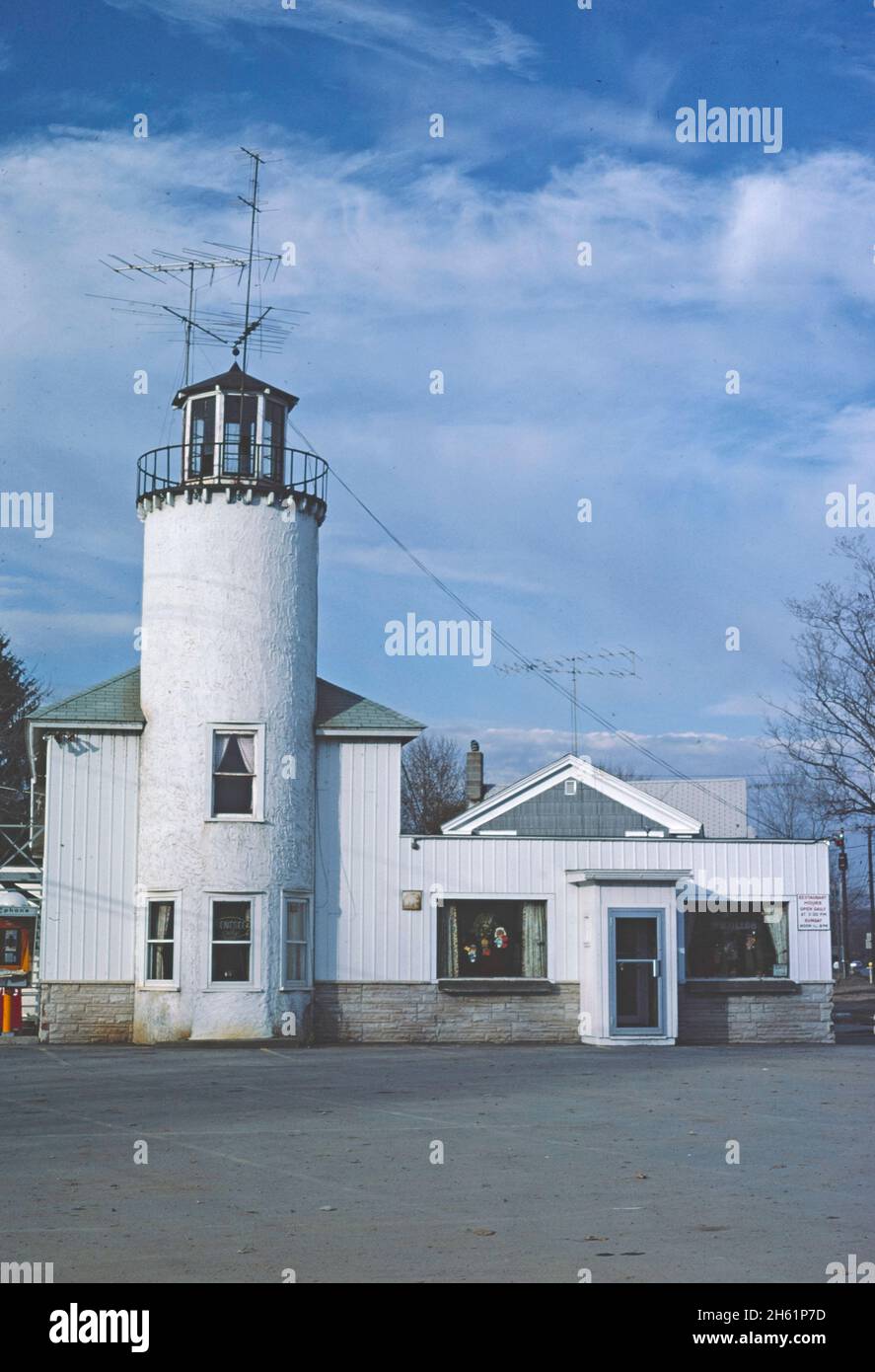 Repurposed gas station hi-res stock photography and images - Alamy