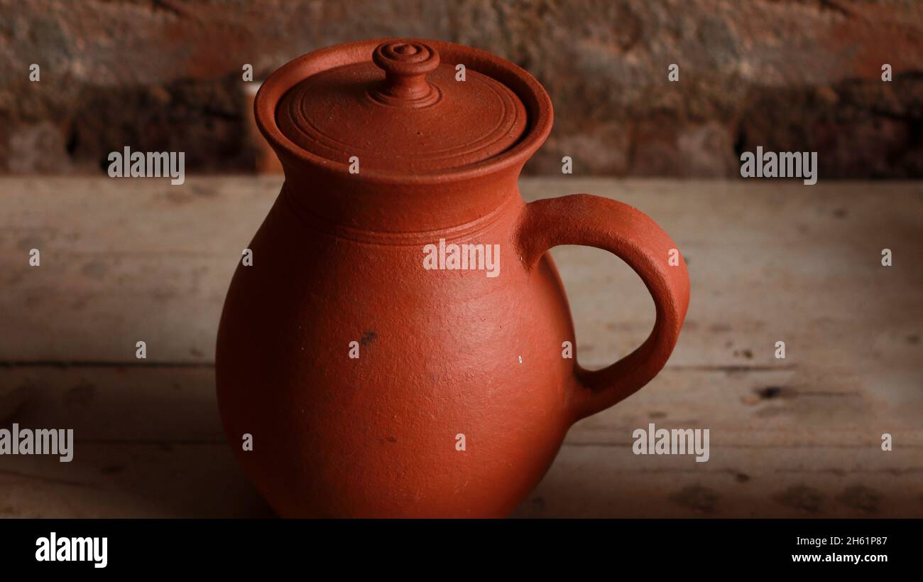 Mold made and hand made hi-res stock photography and images - Alamy