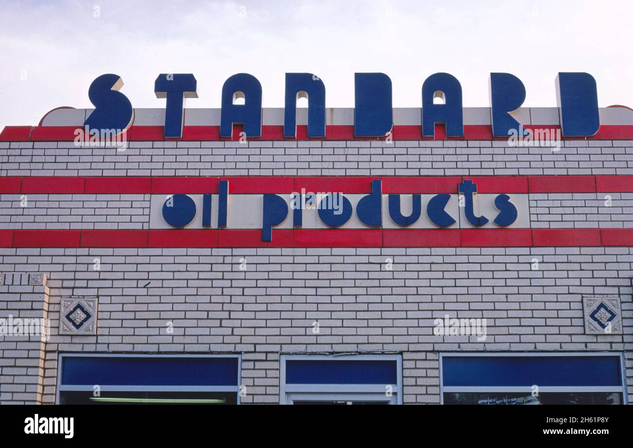 Standard gas sign hi-res stock photography and images - Alamy