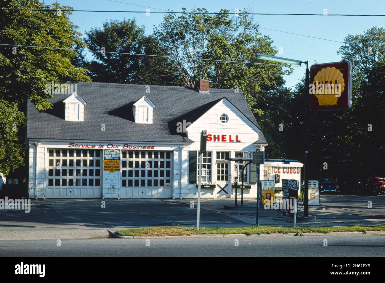 1970s shell gas station hi-res stock photography and images - Alamy