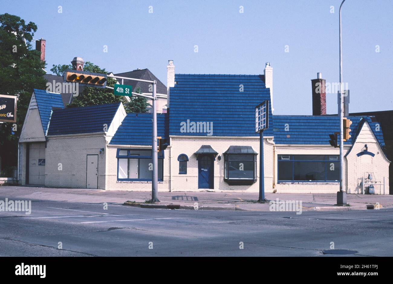 Former pure gas station hi-res stock photography and images - Alamy