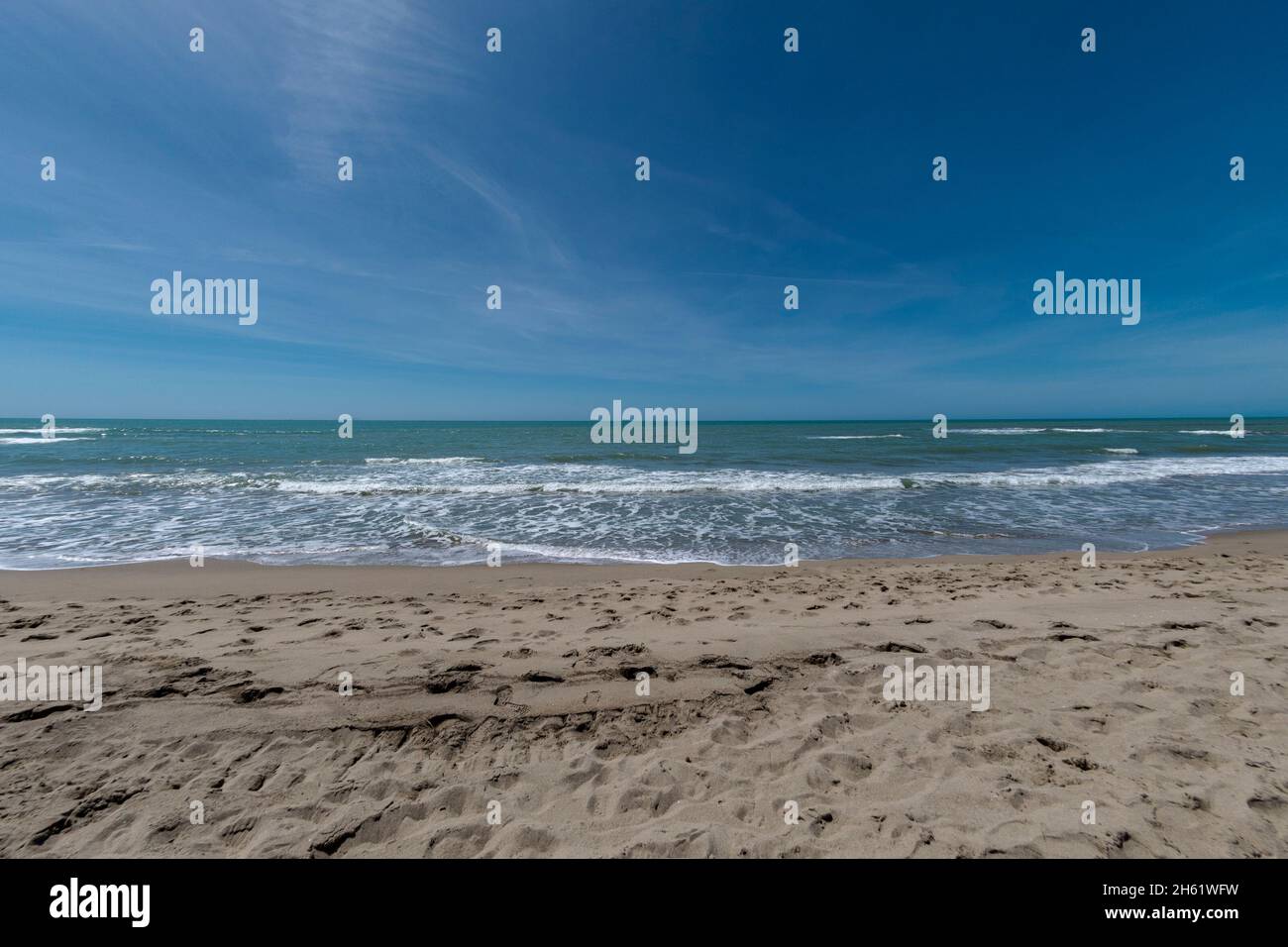 Sea with waves in the foreground on the shoreline Stock Photo - Alamy