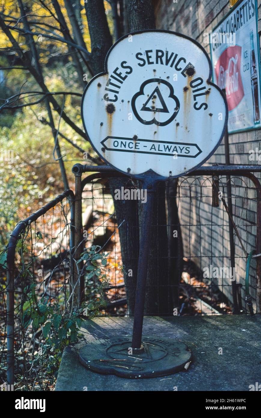 Cities service oils sign hi-res stock photography and images - Alamy