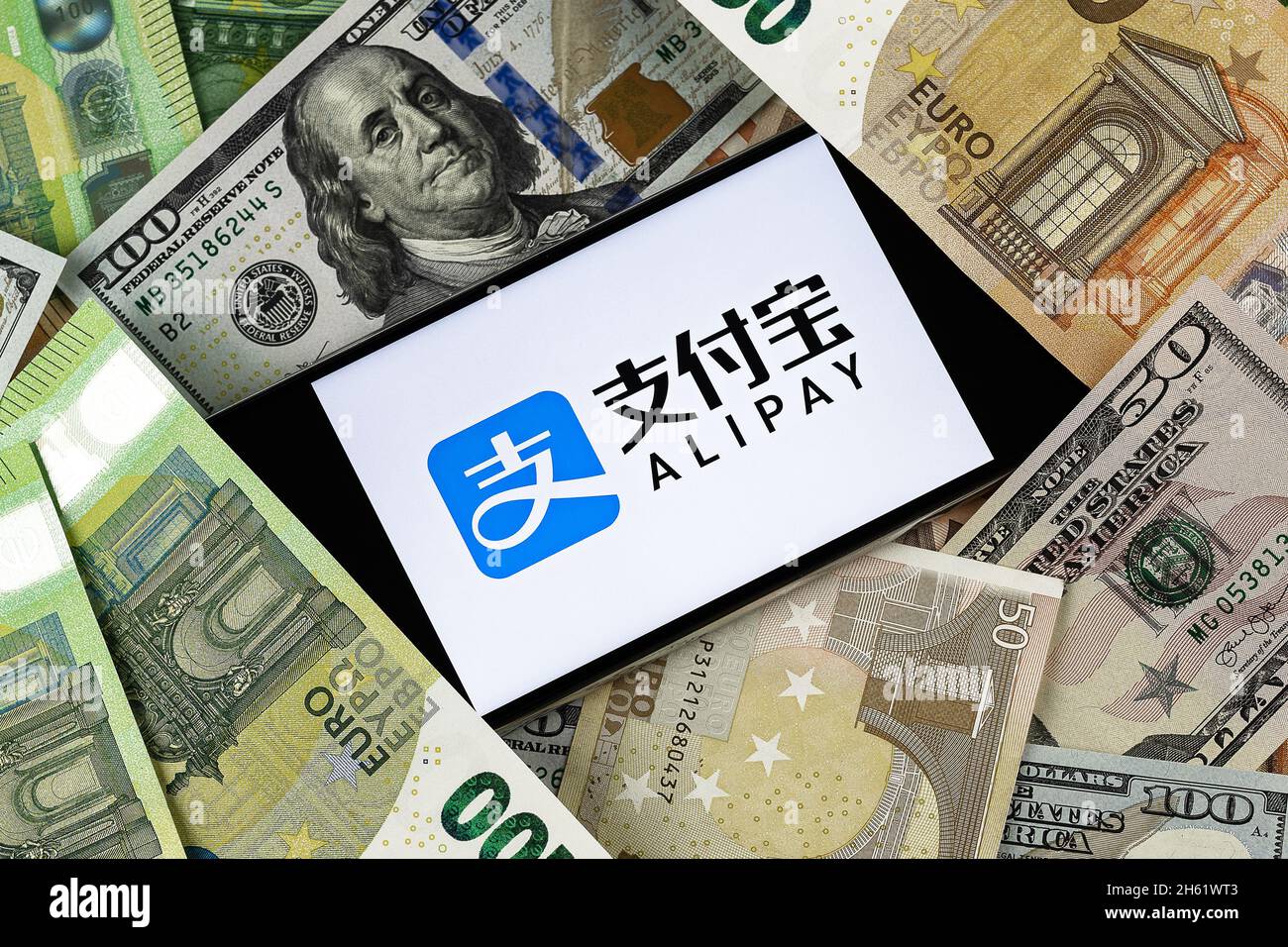 Online mobile banking service hi-res stock photography and images - Alamy