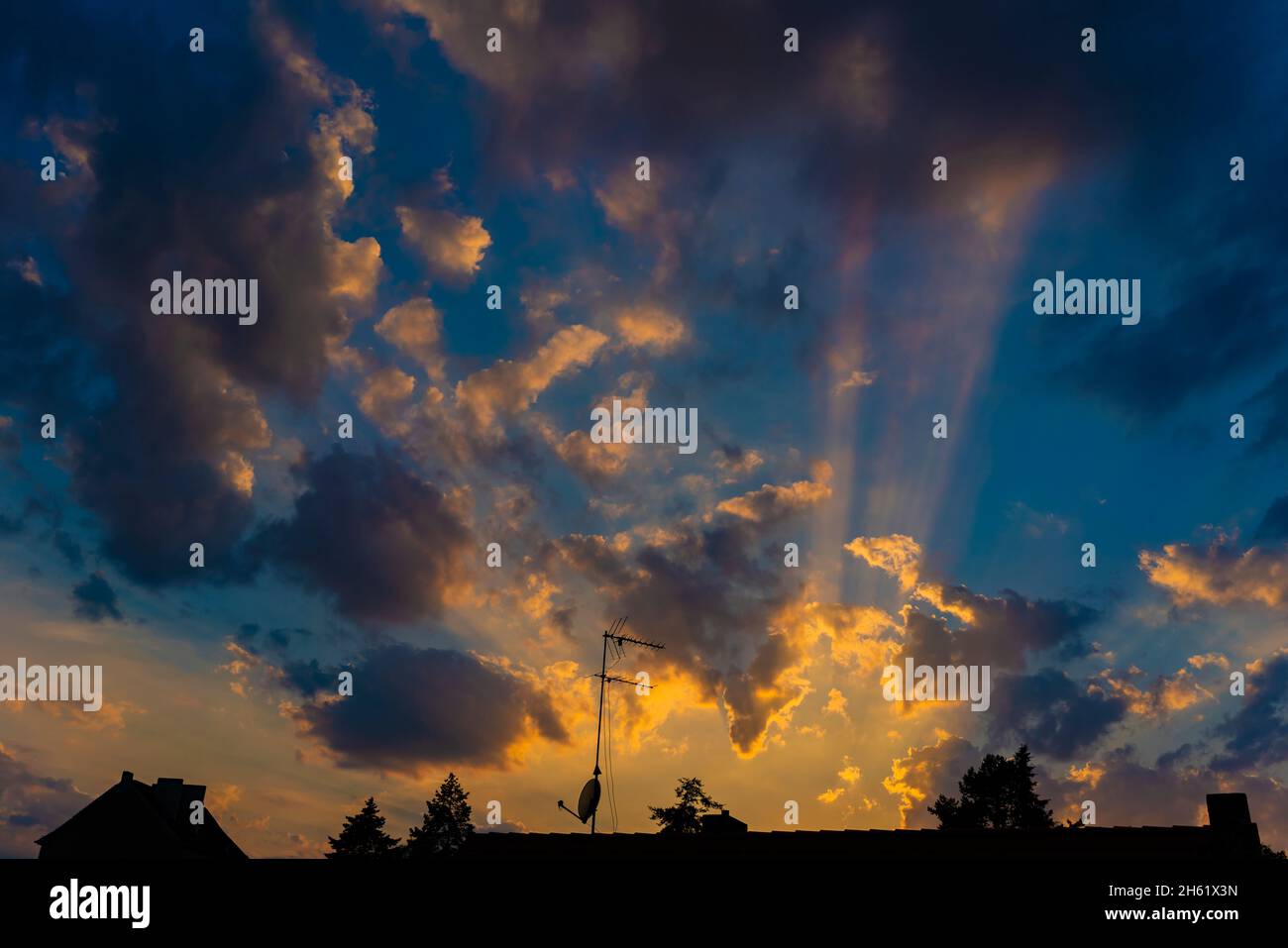 Sun over city roofs hi-res stock photography and images - Alamy