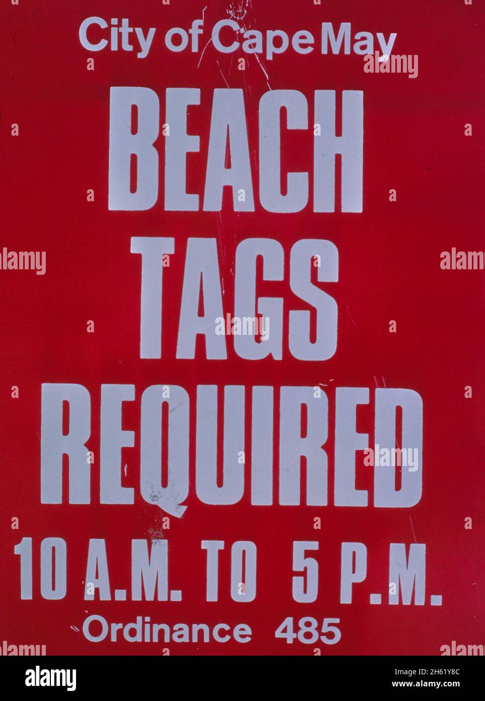 Beach tags required sign hi-res stock photography and images - Alamy