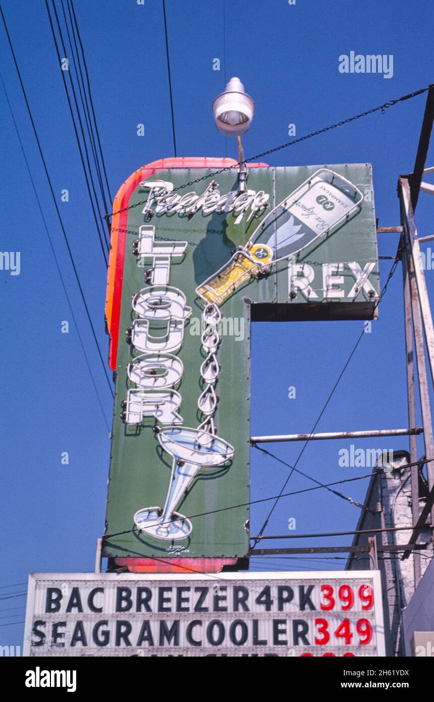 1990s liquor store hi-res stock photography and images - Alamy