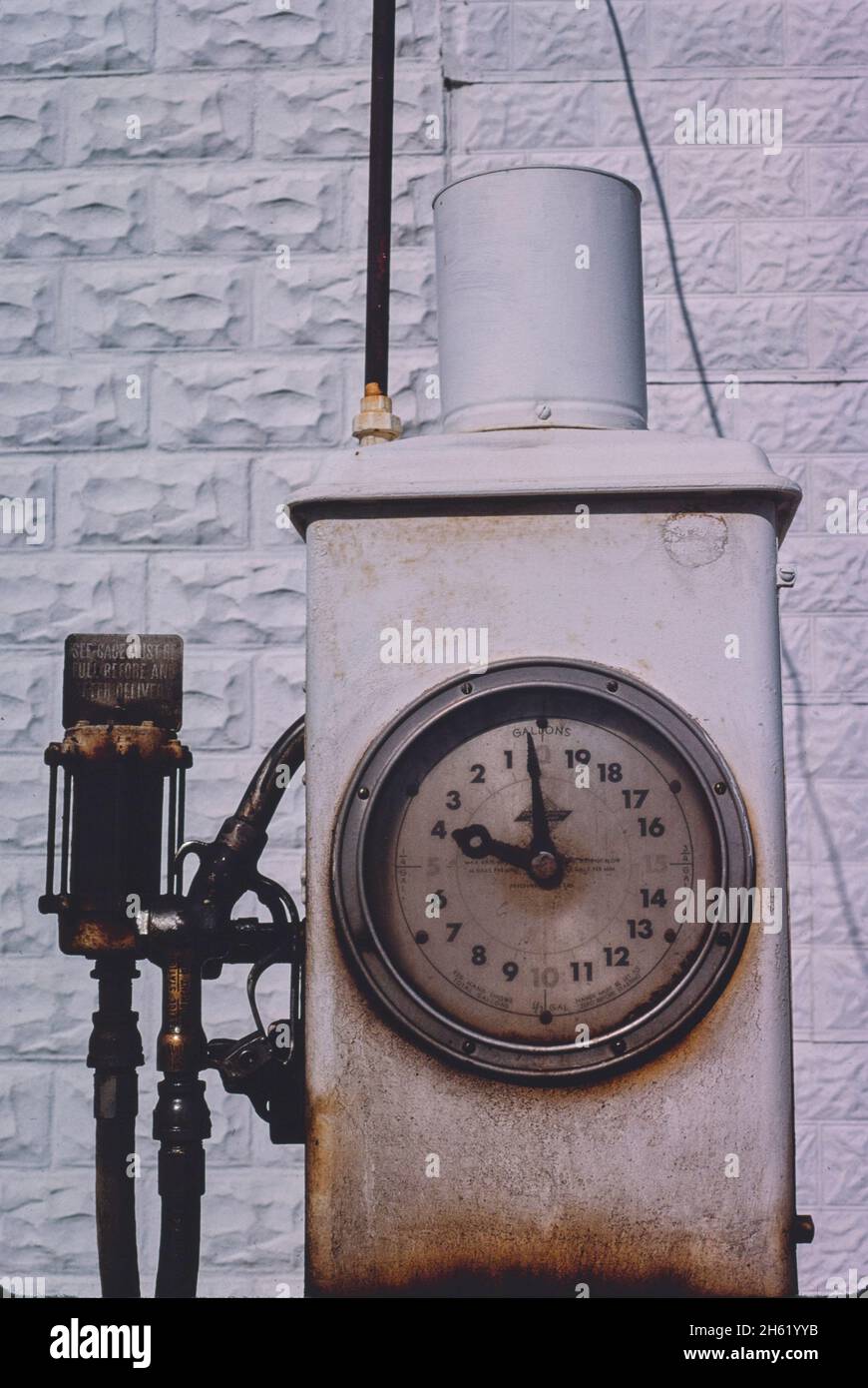 Clockface gas pump hi-res stock photography and images - Alamy
