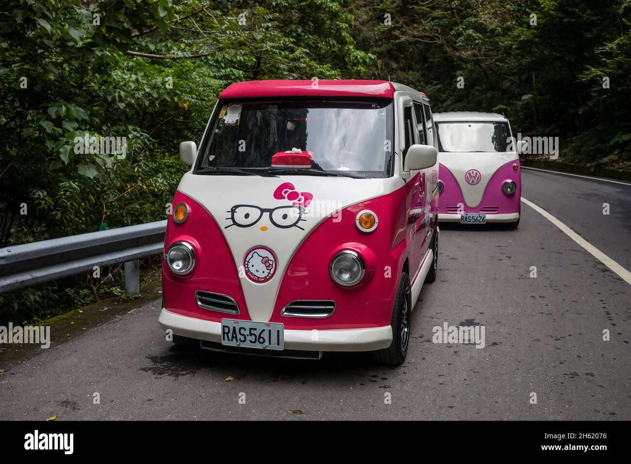 hello kitty tourist minibuses in taroko gorge national park Stock Photo ...