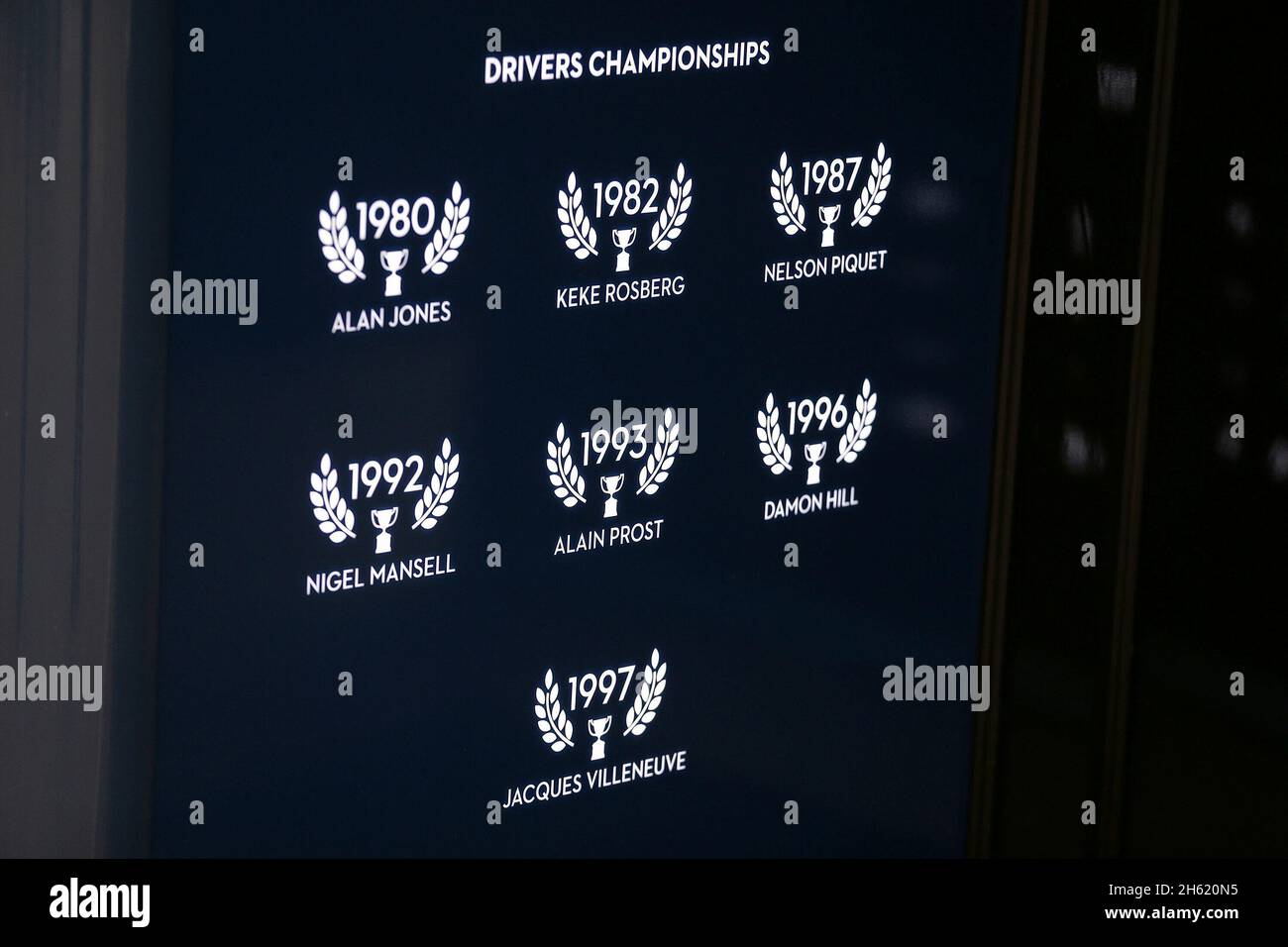 Formula 1 pit wall hi-res stock photography and images - Alamy