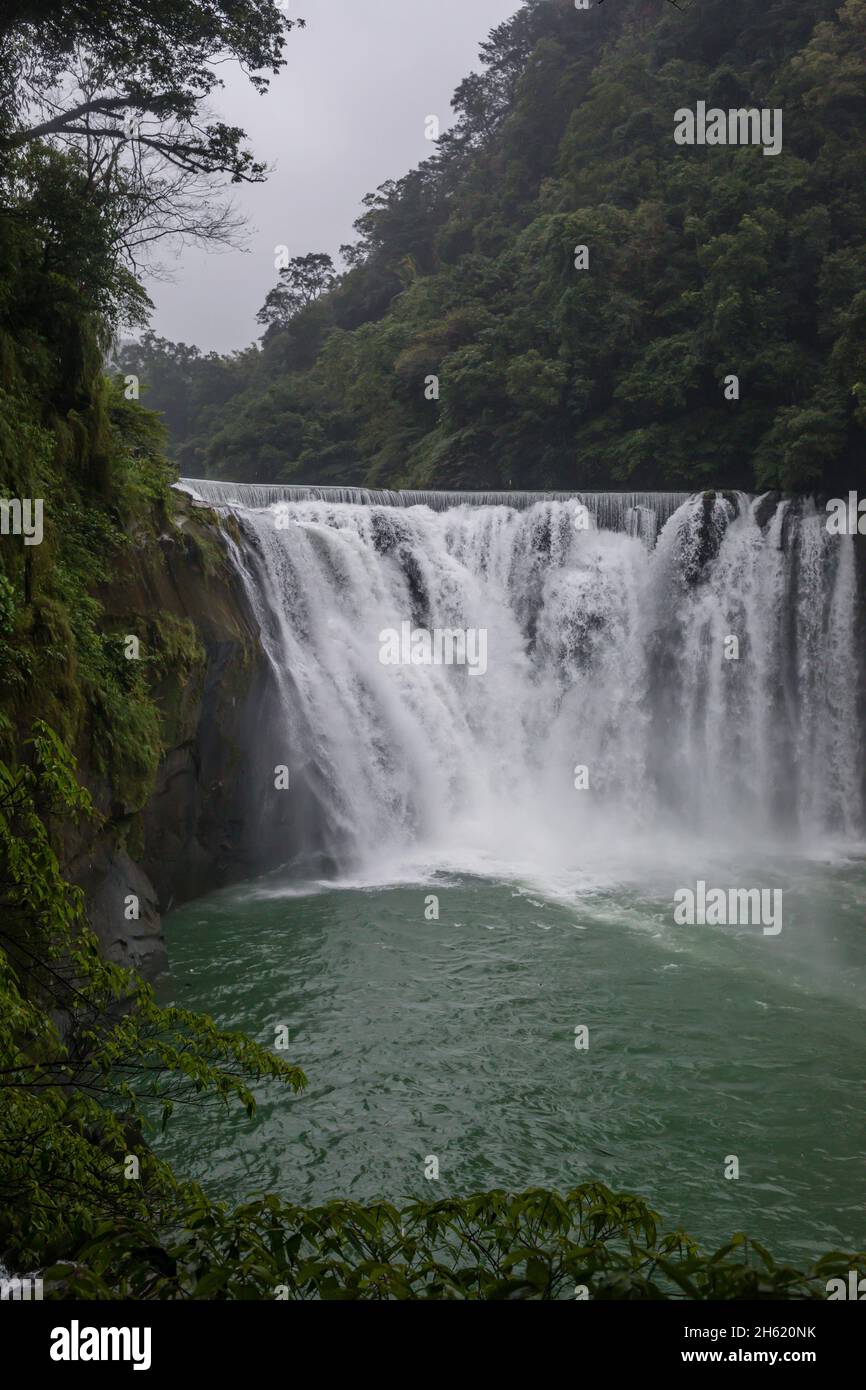 shifen da pubu,taiwan's widest waterfall,pingxi district,new taipei ...