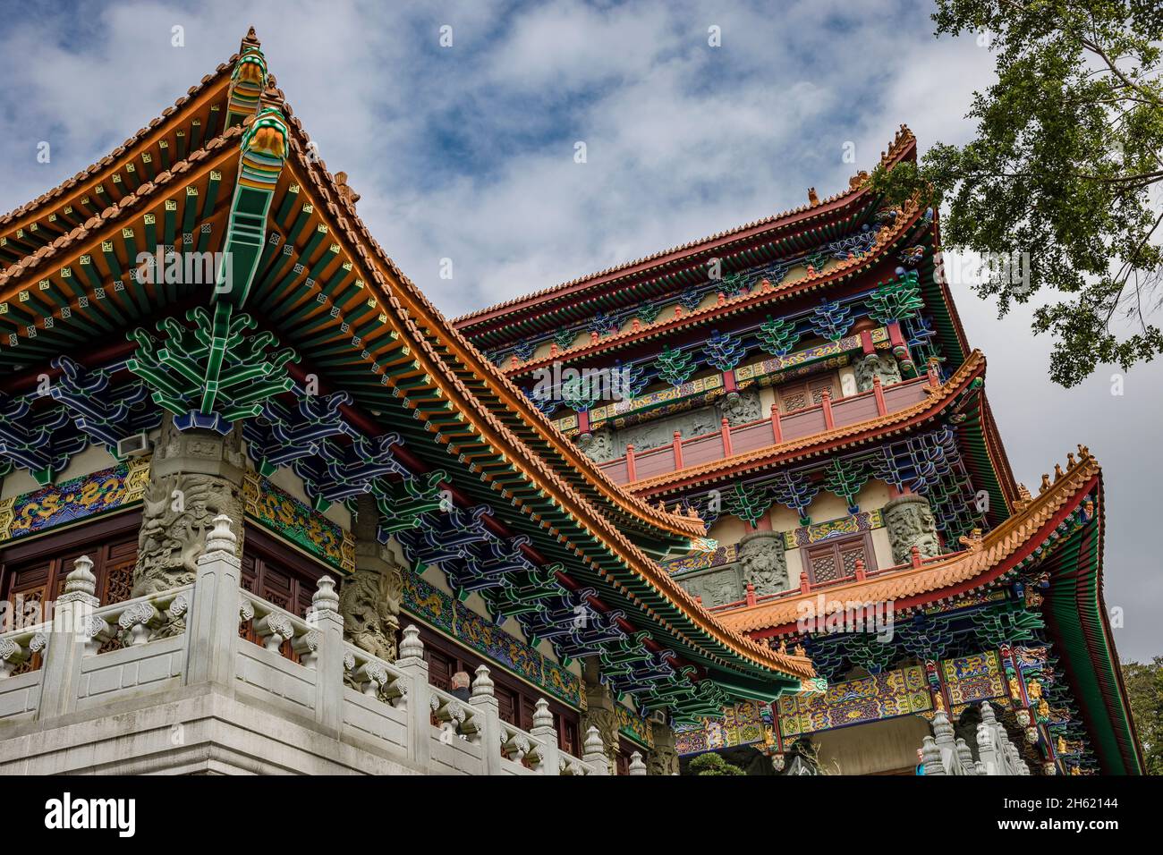 colorful po lin temple,po lin monastery,lantau Stock Photo - Alamy